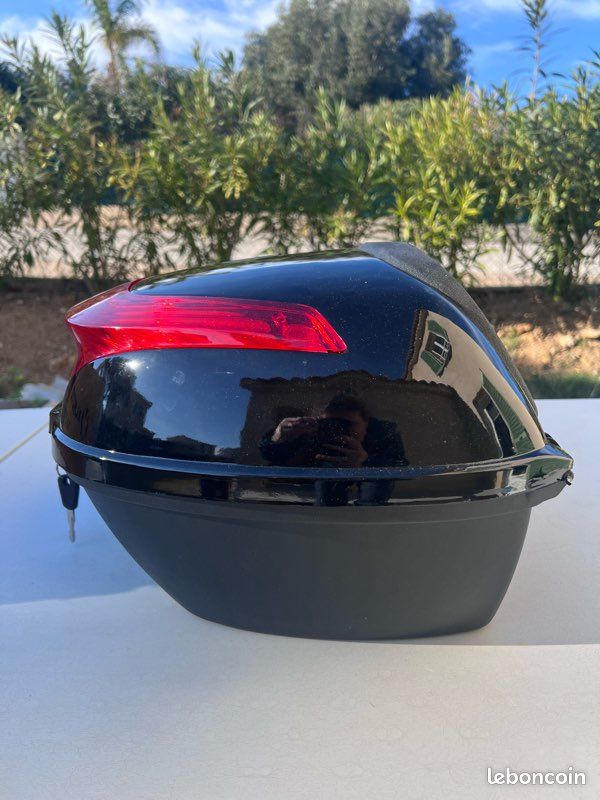 Petit top case - Équipement moto