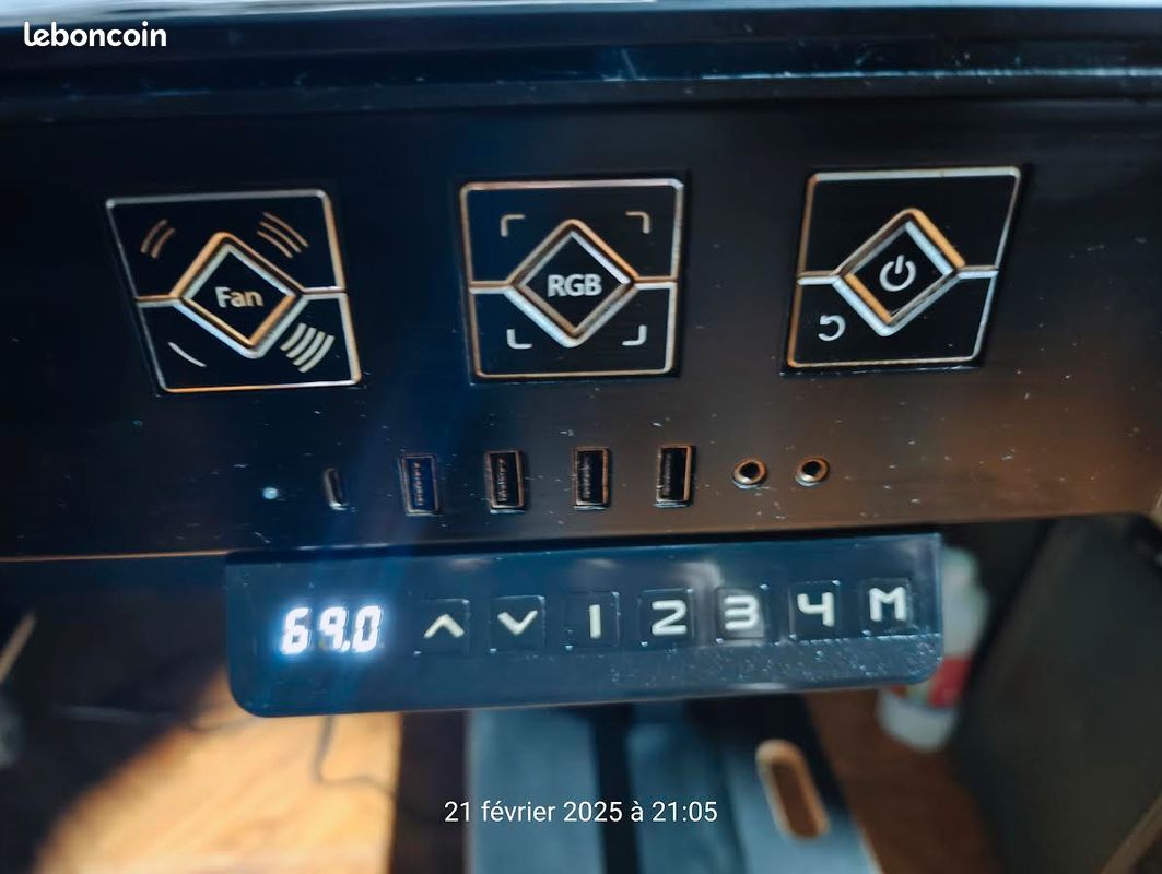 PC Bureau Motorisé LIAN LI DK-04F - Ordinateurs