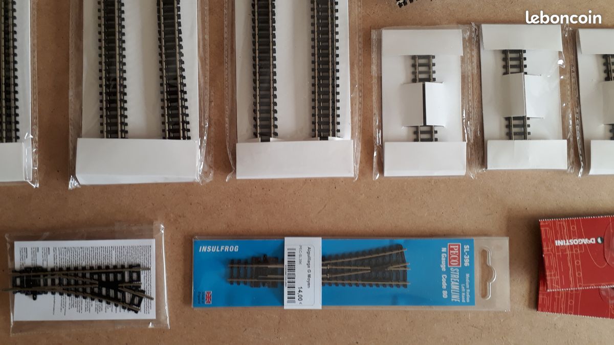 Lot rails PECO N neuves avec transfo et loco - Modélisme