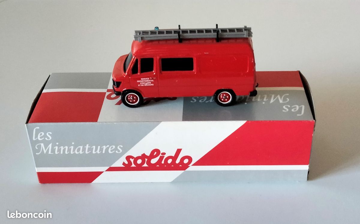 Camion miniature de pompier 43 échelle 1:50 "Mercedes 407D" - Collection