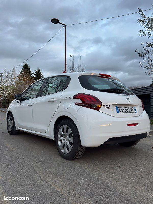 Peugeot 208 • 2018 • Dist. Neuve • Freins neufs • Garantie 6 mois ...
