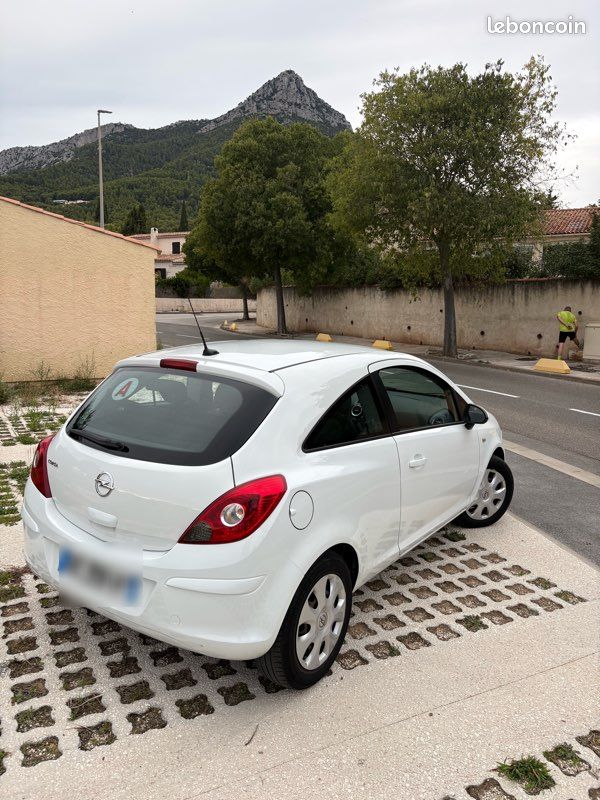 Opel corsa 1.0l - Voitures