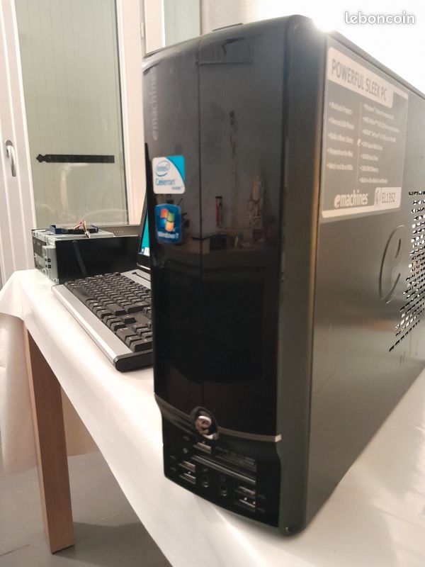 MMini tour ordinateur de bureau Emachine - Ordinateurs
