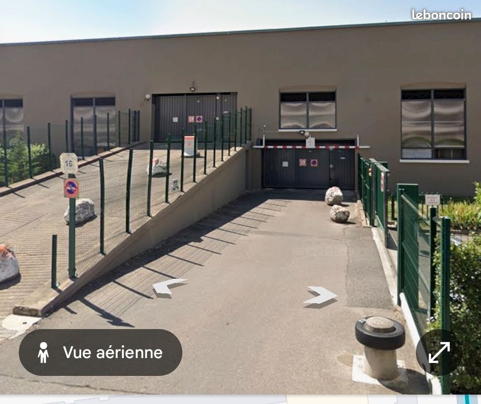 Loc. Garage fermé 16 rue Julien Peyhorgue proche Carrefour Villeurbanne ...