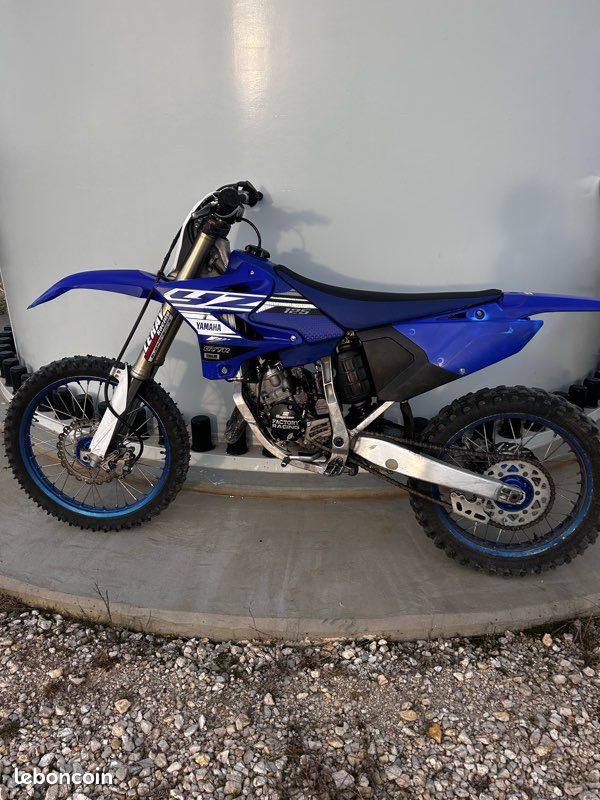 125 yz - Motos