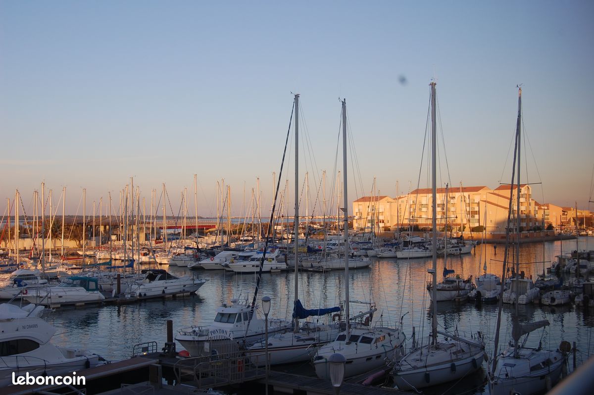Vue imprenable sur le port de plaisance - mer 50 m - Locations saisonnières