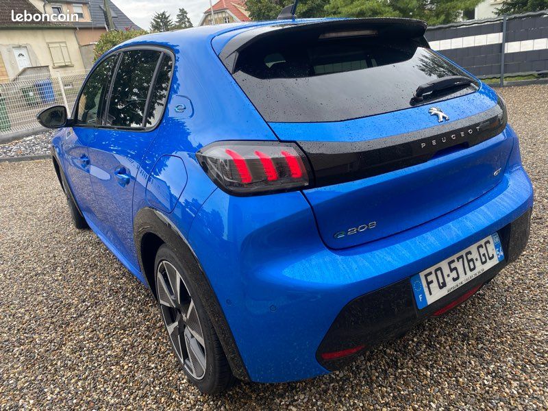 Peugeot e208 GT toit pano - Voitures