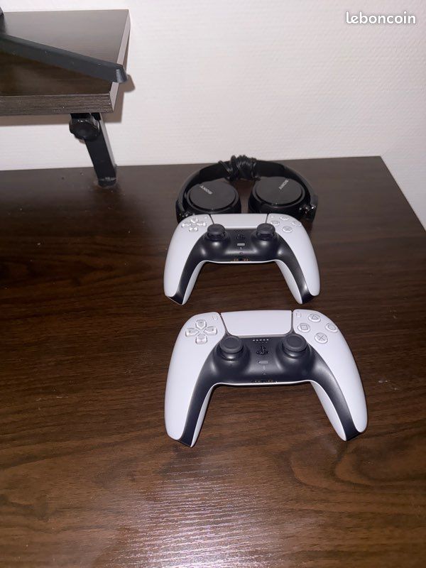Ps5+ 2 manettes+ un ecran 180 hz - Consoles