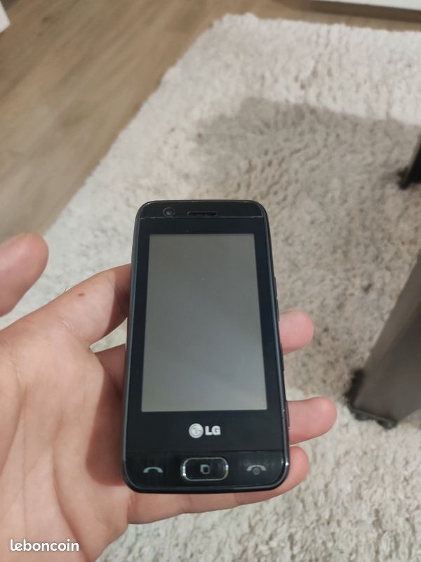 Téléphone LG tactile - Téléphones & Objets connectés