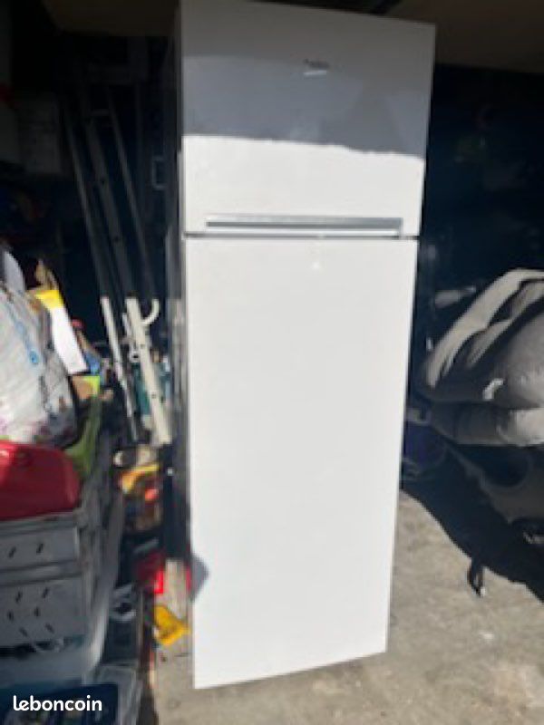 Grand frigo BEKO - Électroménager