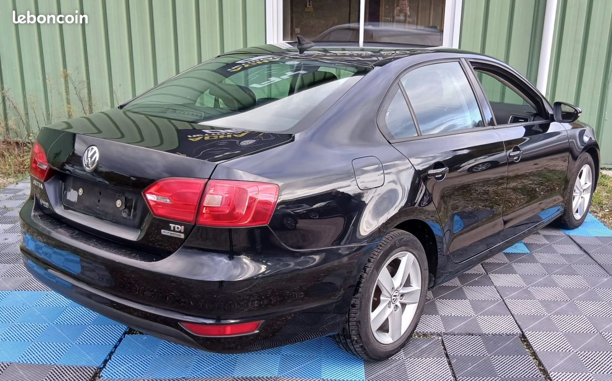 Volkswagen Jetta V 1.6 TDI 105CV Sélection - Voitures