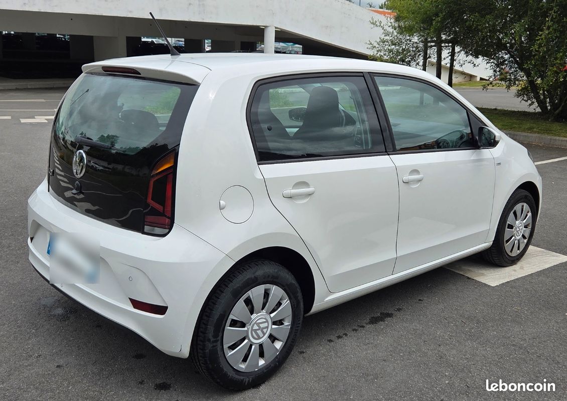 Volkswagen UP CONNECT 1.0 75CH - Voitures