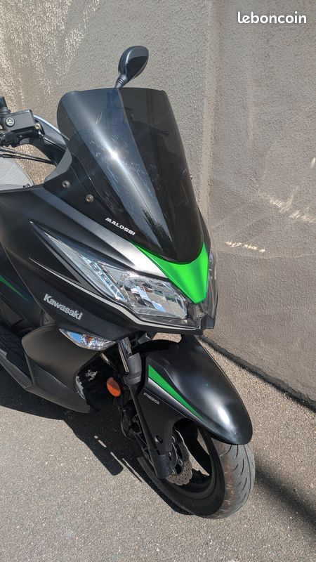Scooter Kawasaki J300 - Motos