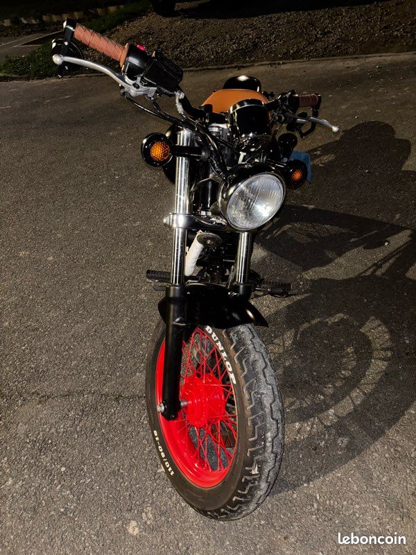 Suzuki GZ 125 marauder en très bon état - Motos