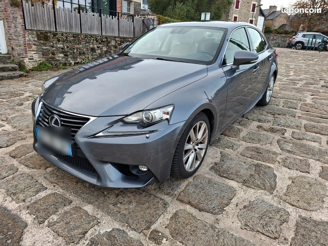 Lexus is 300h luxe - Voitures