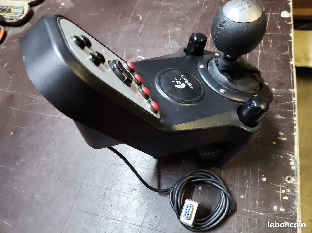 Boite de vitesse Logitech G27 - Consoles