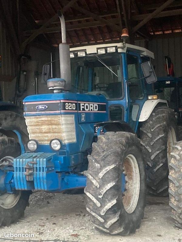 Ford 8210 - Tracteurs