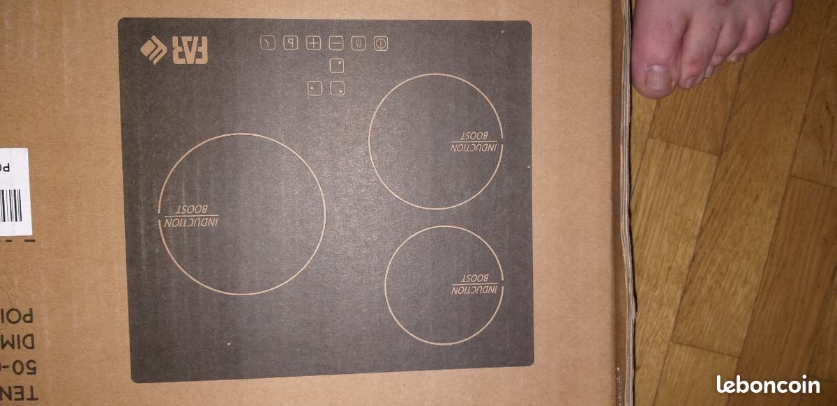 Plaque induction 3 foyer neuve dans son carton - Électroménager