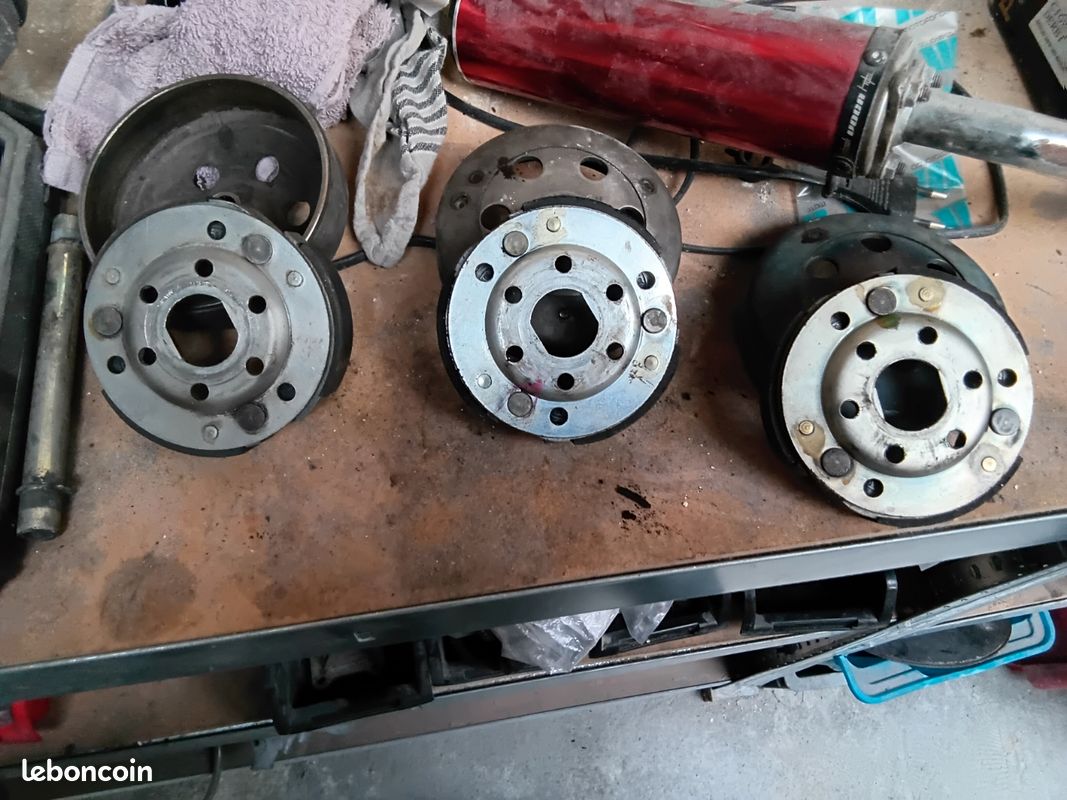 Lot ou unité embrayage et cloche d'embrayage zip,typhoon,nrg,runner,sr ...