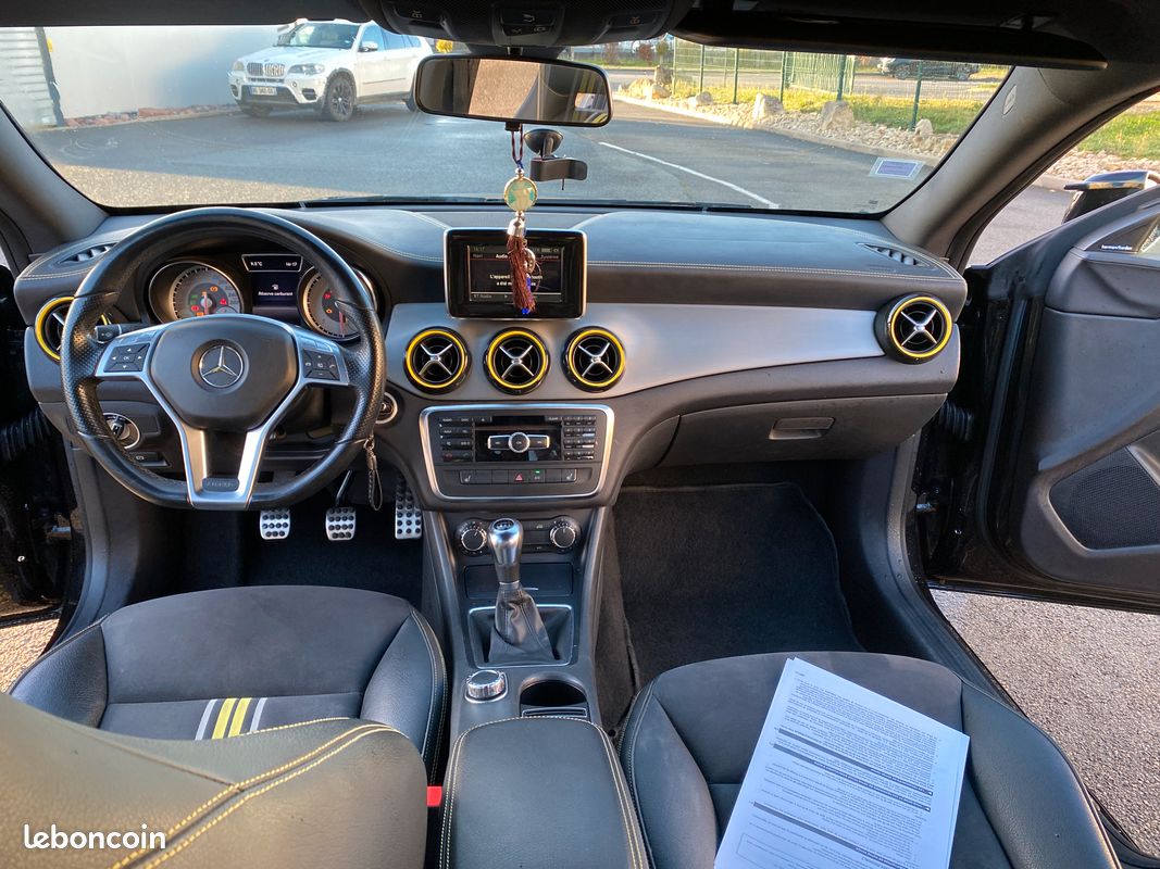 Mercedes CLA 200 AMG – Édition 1 YellowArt - Voitures