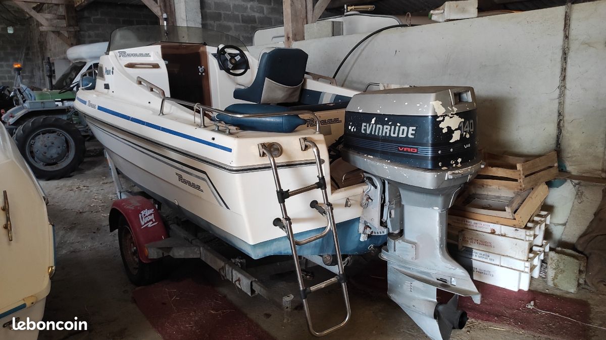 Bâteau Rocca Puma S avec moteur Evinrude 140 VRO et une remorque - Nautisme