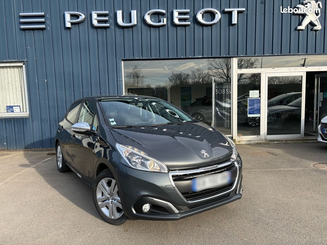 Peugeot 208 1.2 VTI 82 CH STYLE 5P - Voitures