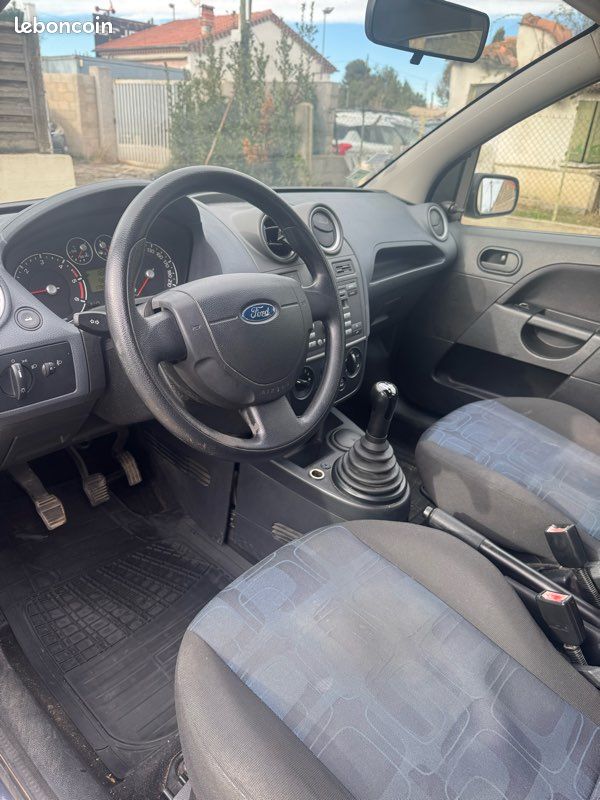 Ford fiest 1.4 tdci - Voitures