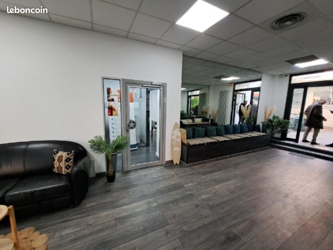 Local d'activité 1 940 m² - Bureaux & Commerces