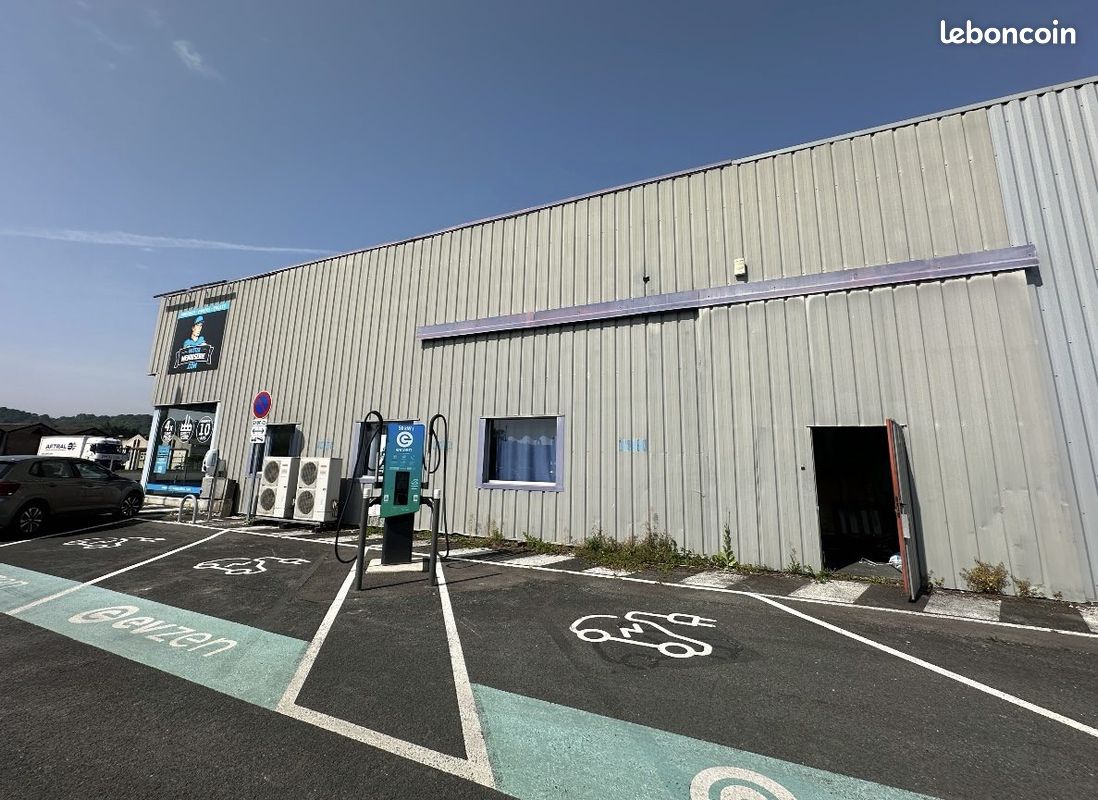 Local 300 m² Marsac-sur-l'Isle - Bureaux & Commerces