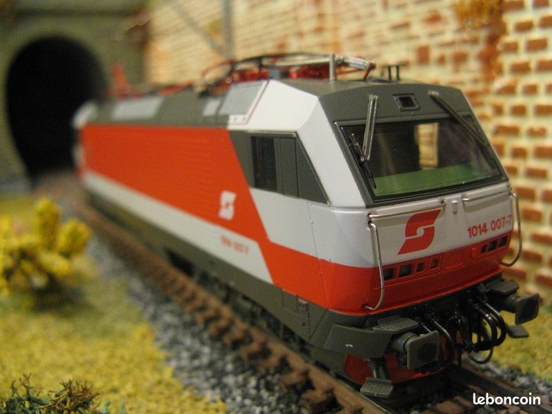 Locomotive HO des OBB 1014 007-7 de type BB Roco 63610 analogique en ...