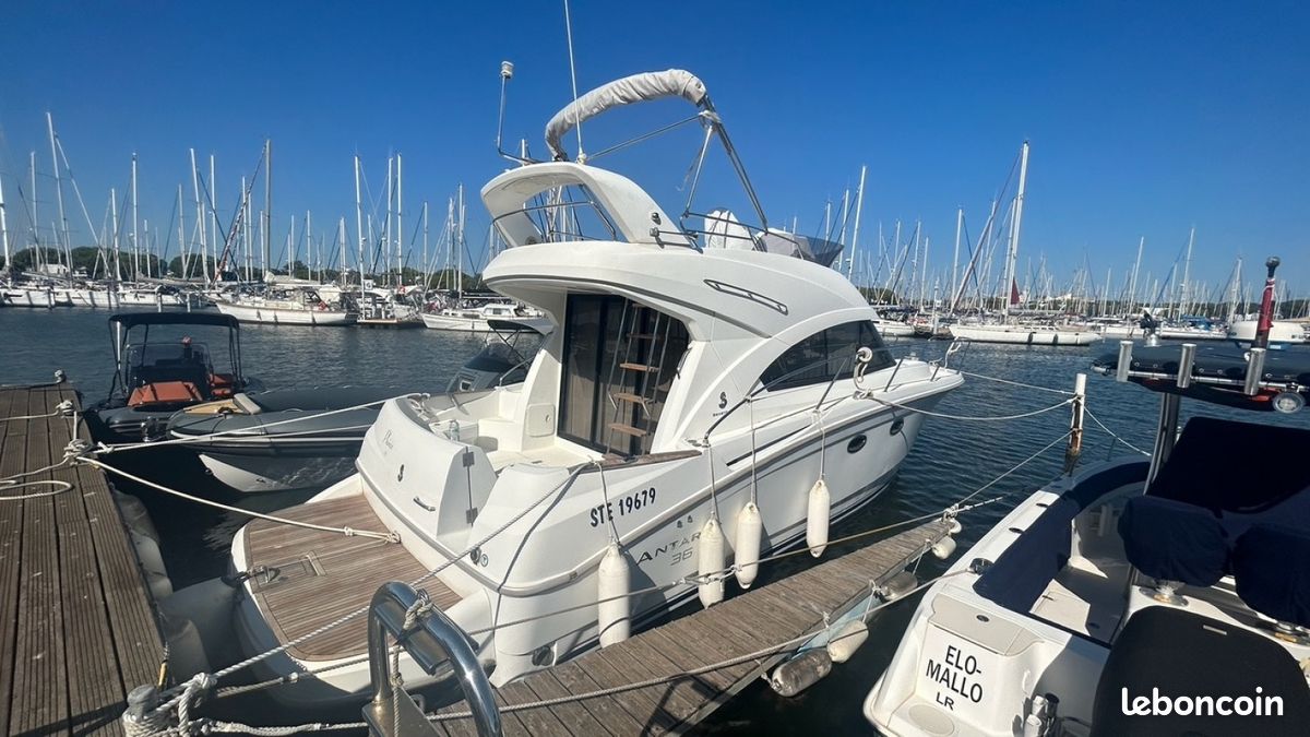 BENETEAU Antares 36 • 2 VOLVO 260D4 (270h) • Port Camargue - Nautisme