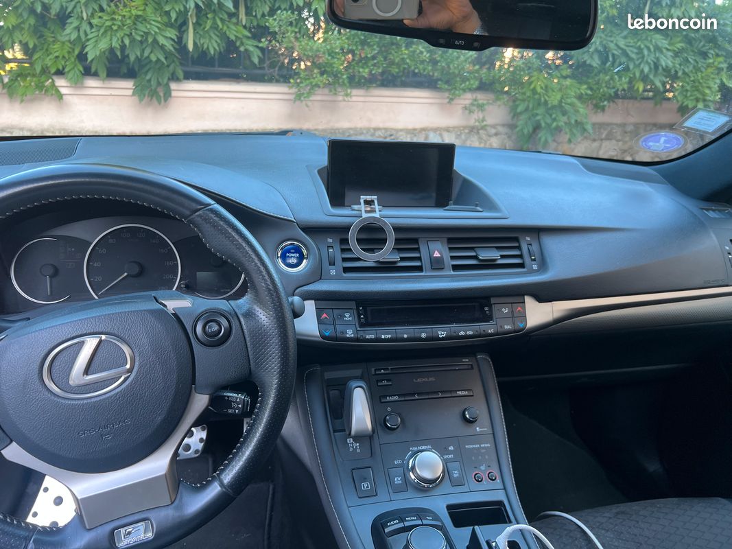 Lexus CT 200H F SPORT - Voitures