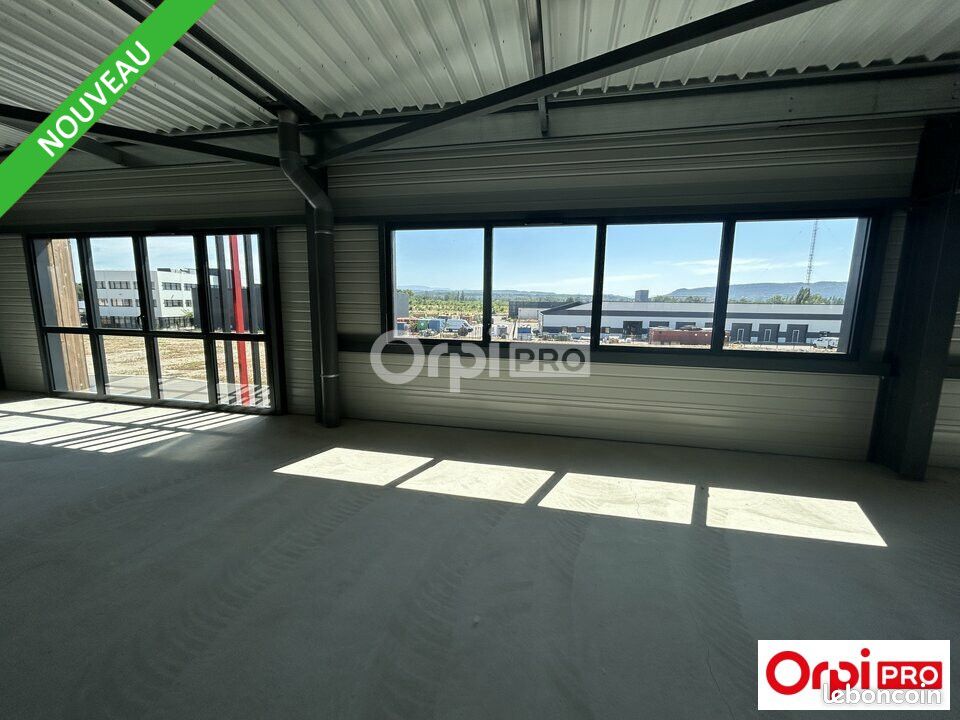 Local d'activité 368 m² - Bureaux & Commerces