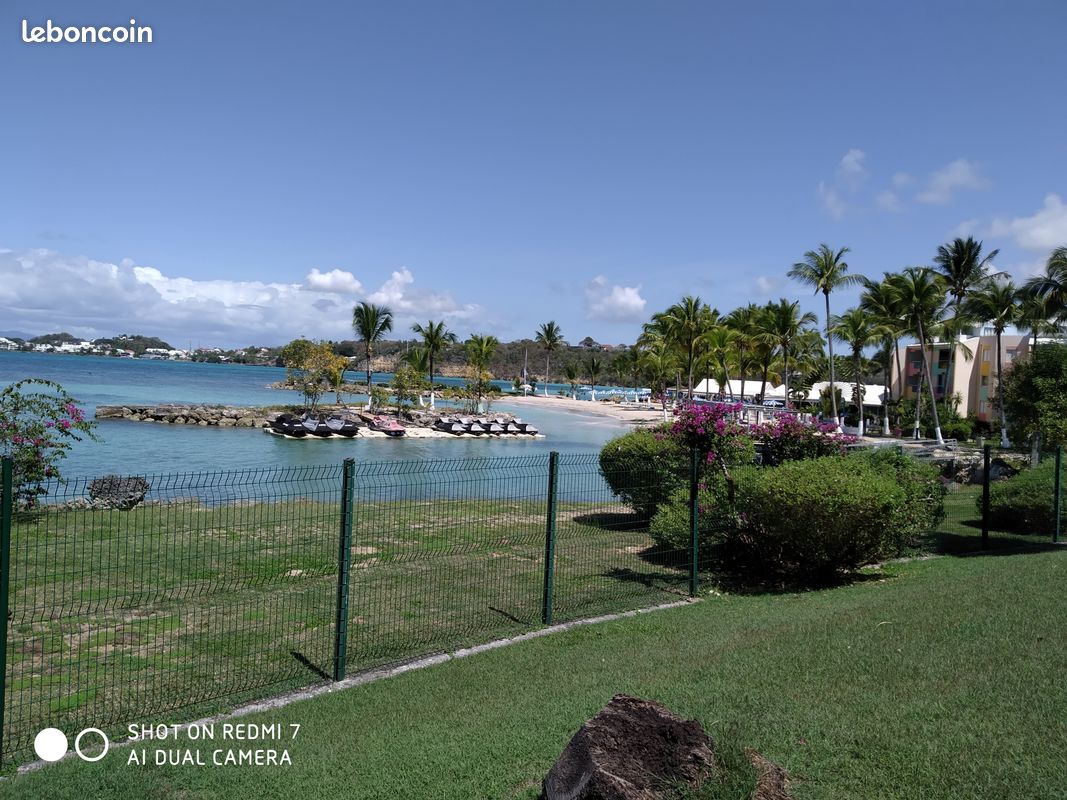 Grand studio à Gosier, à proximité de la plage - Locations saisonnières