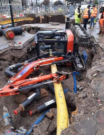 Pelle à pneu d'occasion - BTP - Chantier gros-oeuvre - leboncoin