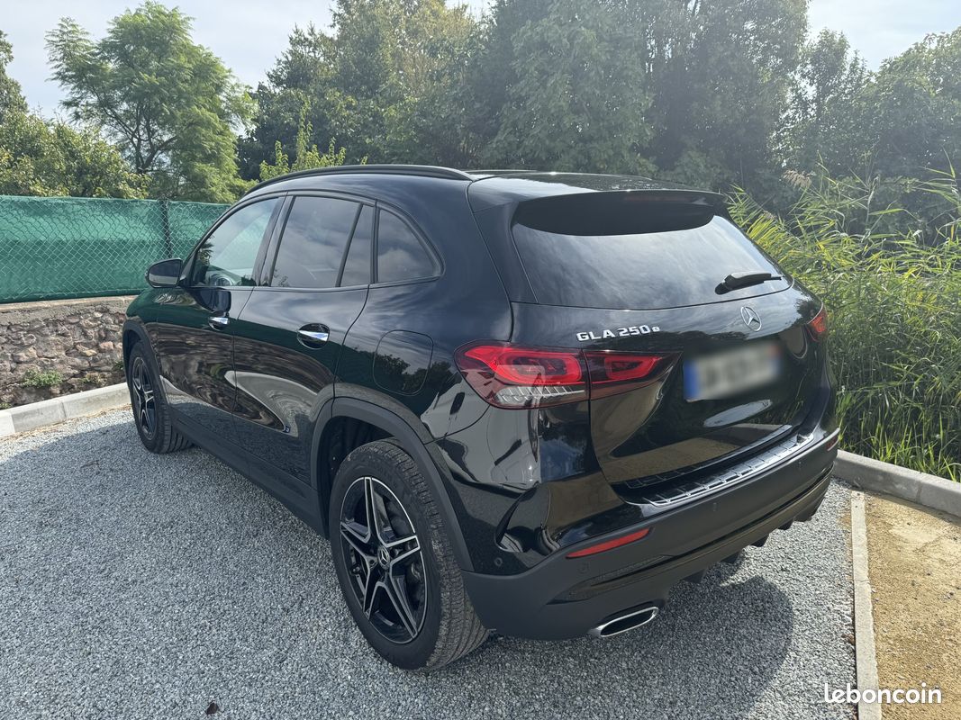 MERCEDES GLA 250e AMG Line - Voitures