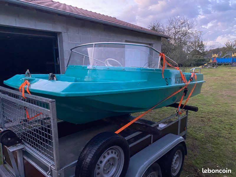 Barque bateau pêche promenade - Nautisme