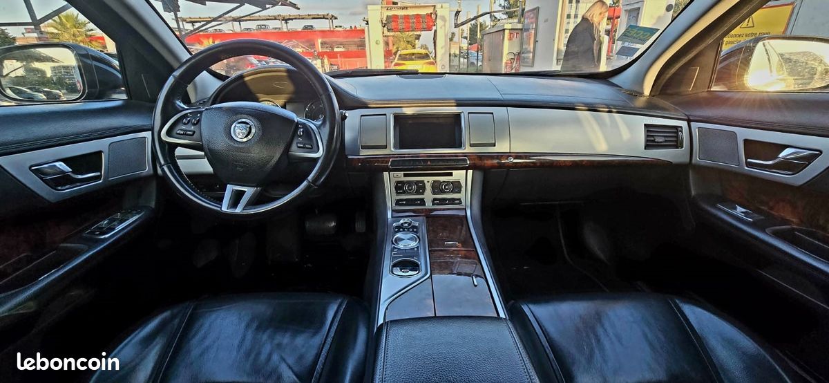 Jaguar XF 2.2 Luxe premium toutes options cuir complet CT OK - Voitures