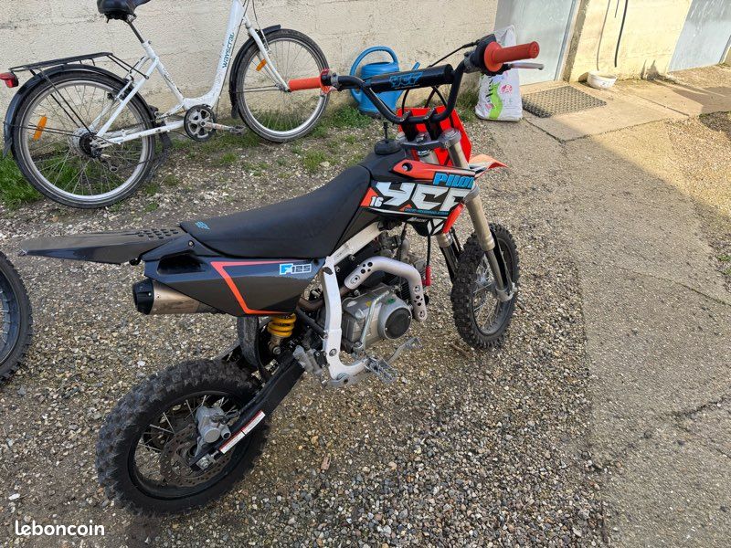 125 ycf pilot 2016 - Motos