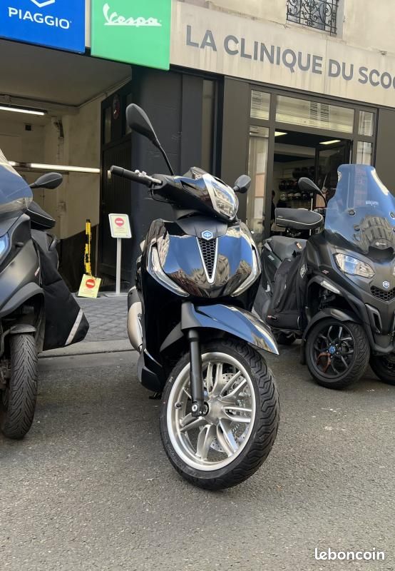 Piaggio BEVERLY 300 CC GARANTIE 60 MOIS NOIR BRILLANT TRES - Motos