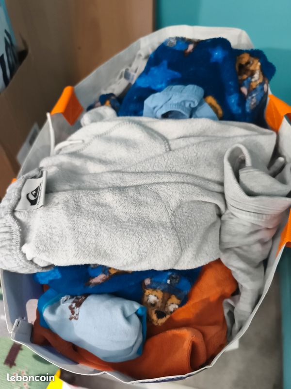 Énorme lots de vêtements - Vêtements