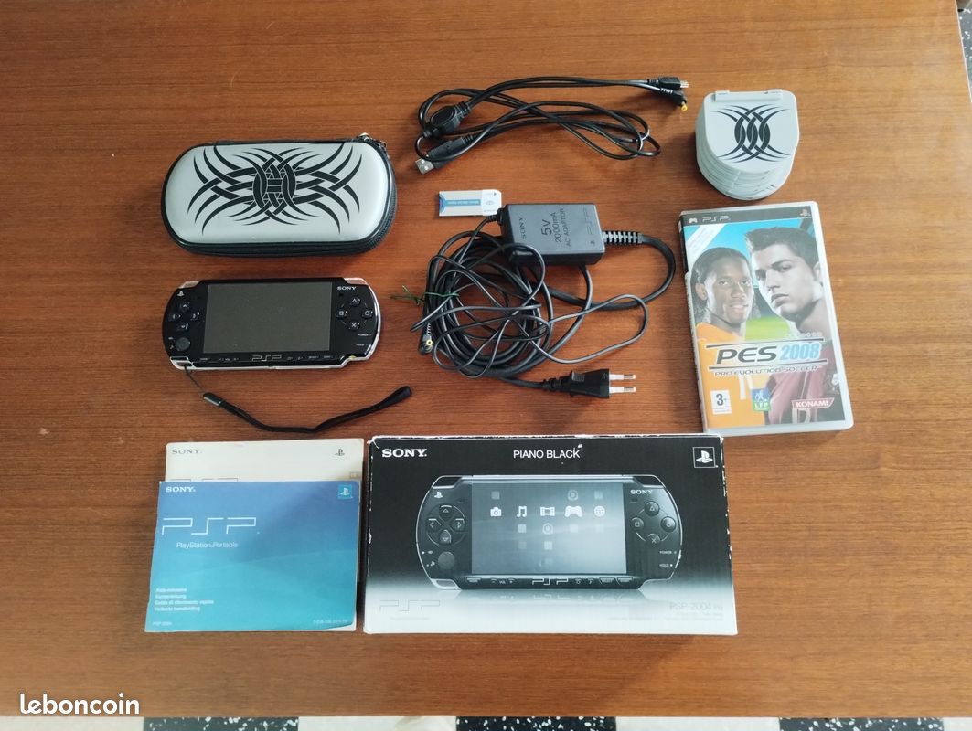 PSP-2004 Sony-Slim & Lite-Très bon état - Consoles