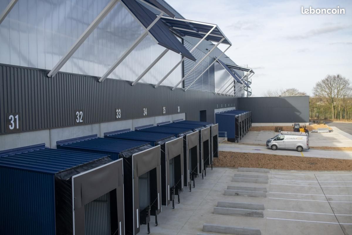 Local logistique 45 231 m² - Bureaux & Commerces