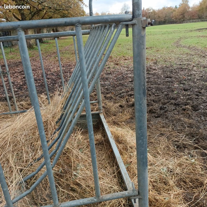 Ratelier à foin - Matériel agricole