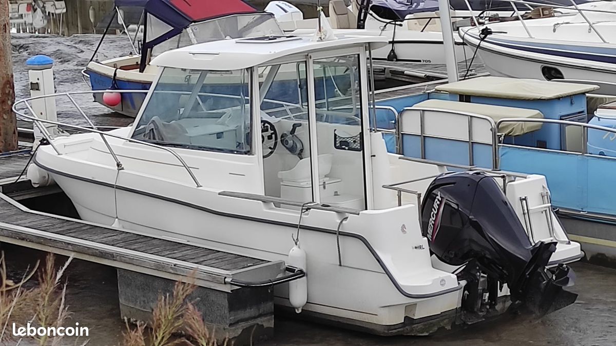 Bateau à moteur Beneteau Antarès 600 Timonier Moteur récent - Nautisme
