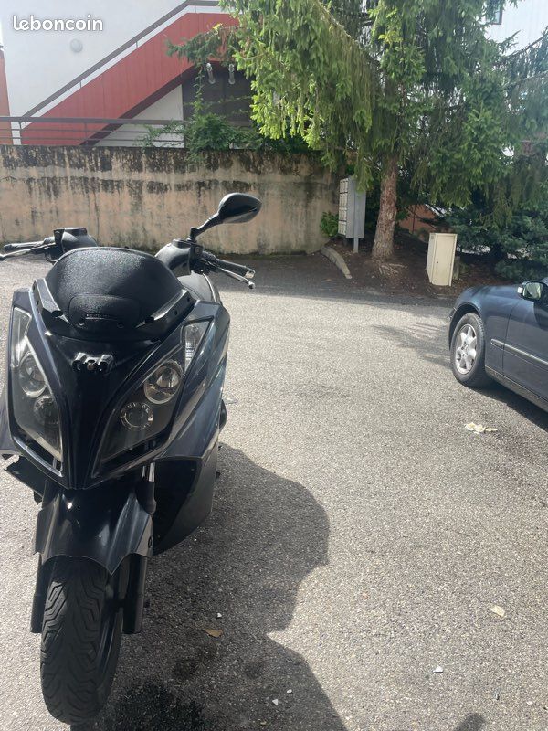 Scooter kymco 300cc - Motos