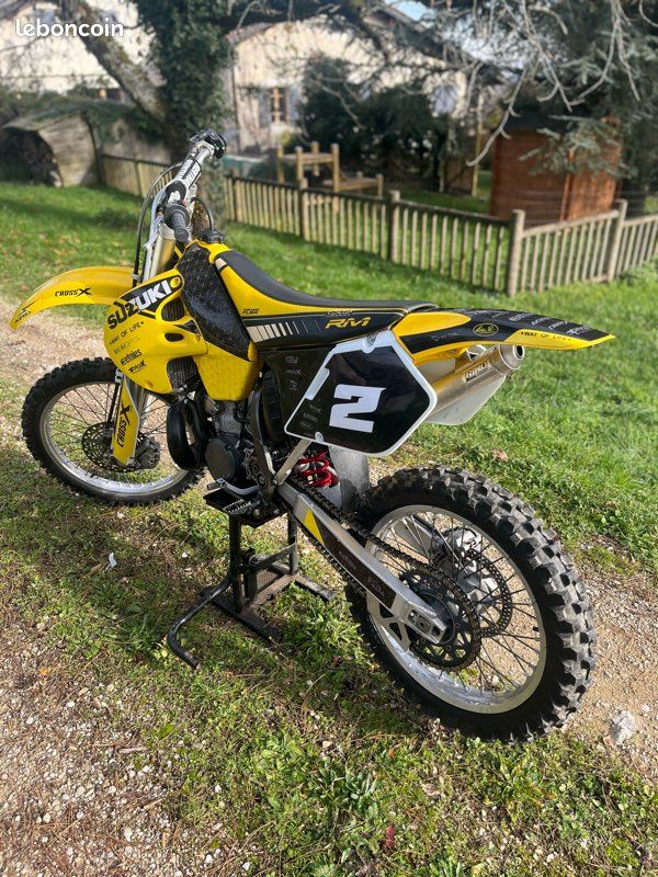 Suzuki 250 RM 2001 restaurée 7 heures - Motos