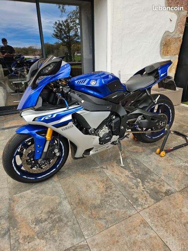 Yamaha r1 - Motos