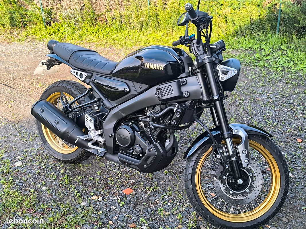Yamaha xsr legacy black - Motos