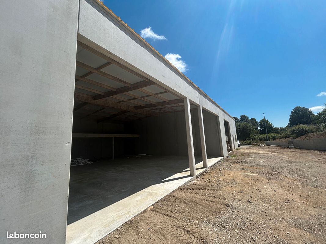 Local 250 m² PLOMELIN - Bureaux & Commerces